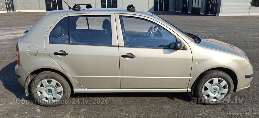Smilšu krāsa Skoda Fabia 2005 Tallina, ar dzinēja tilpumu 1.20 L un nobraukumu 86 tūkst. km par 1000 €, foto 4 vietnē AUTOMOTO.COM.LV