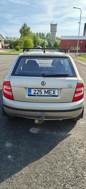 Smilšu krāsa Skoda Fabia 2005 Tallina, ar dzinēja tilpumu 1.20 L un nobraukumu 86 tūkst. km par 1000 €, foto 5 vietnē AUTOMOTO.COM.LV