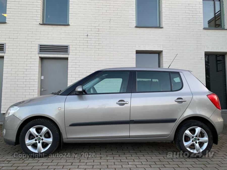 Smilšu krāsa Skoda Fabia 2009 Tartu, ar dzinēja tilpumu 1.20 L un nobraukumu 155 tūkst. km par 2490 €, foto 2 vietnē AUTOMOTO.COM.LV