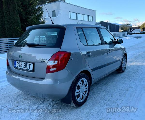 Smilšu krāsa Skoda Fabia 2011 Tallina, ar dzinēja tilpumu 1.40 L un nobraukumu 103 tūkst. km par 2995 €, foto 2 vietnē AUTOMOTO.COM.LV