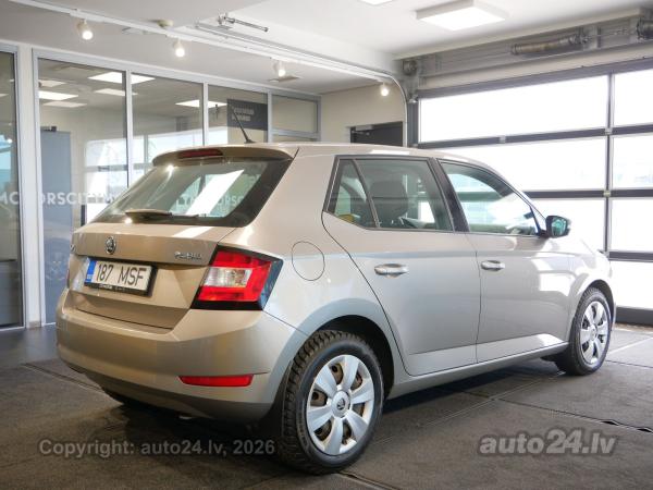 Smilšu krāsa Skoda Fabia 2018 Tallina, ar dzinēja tilpumu 1.00 L un nobraukumu 108 tūkst. km par 6990 €, foto 3 vietnē AUTOMOTO.COM.LV