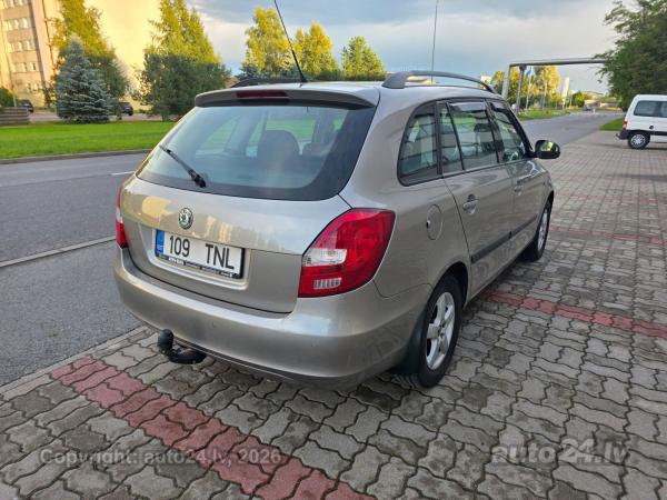 Smilšu krāsa Skoda Fabia 2009 Paide, ar dzinēja tilpumu 1.40 L un nobraukumu 237 tūkst. km par 3490 €, foto 4 vietnē AUTOMOTO.COM.LV