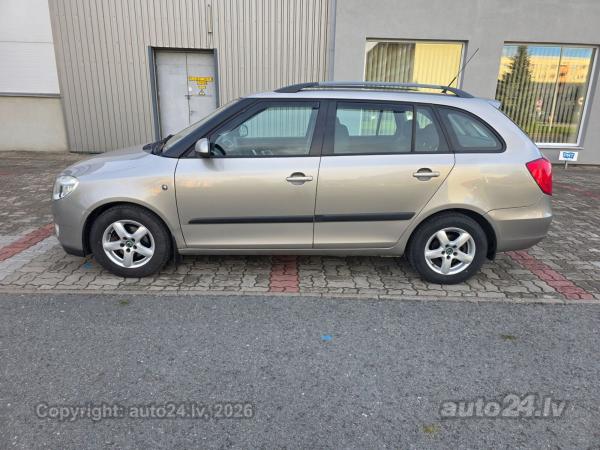Smilšu krāsa Skoda Fabia 2009 Paide, ar dzinēja tilpumu 1.40 L un nobraukumu 237 tūkst. km par 3490 €, foto 7 vietnē AUTOMOTO.COM.LV