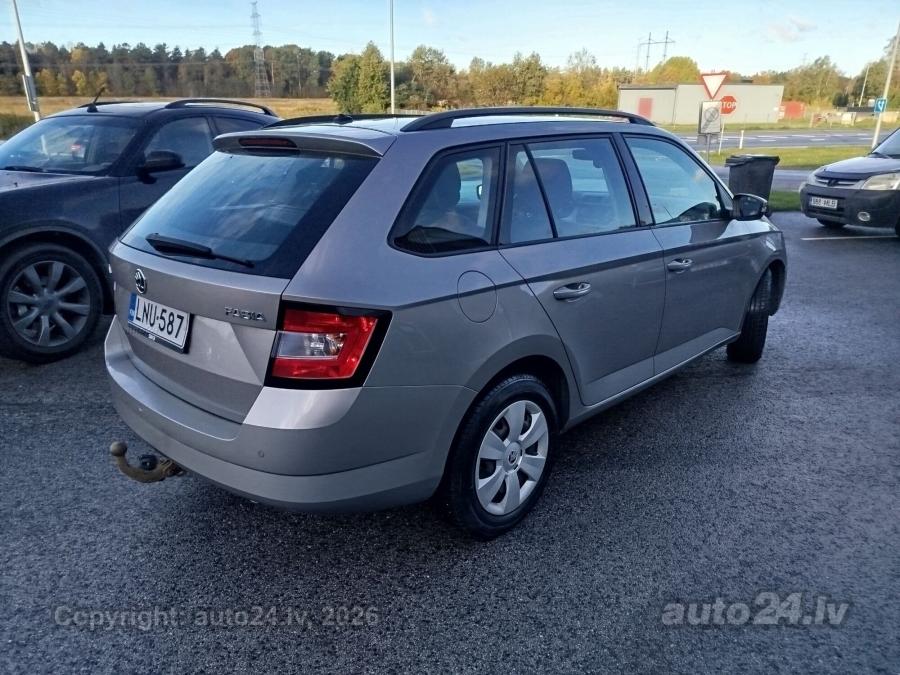 Smilšu krāsa Skoda Fabia 2017 Tallina, ar dzinēja tilpumu 1.20 L un nobraukumu 268 tūkst. km par 6000 €, foto 4 vietnē AUTOMOTO.COM.LV