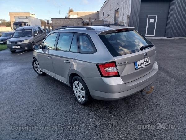 Smilšu krāsa Skoda Fabia 2017 Tallina, ar dzinēja tilpumu 1.20 L un nobraukumu 268 tūkst. km par 6000 €, foto 5 vietnē AUTOMOTO.COM.LV