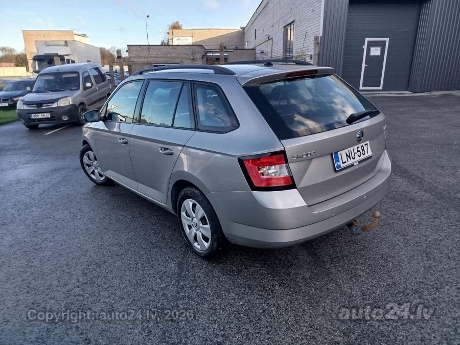 Smilšu krāsa Skoda Fabia 2017 Tallina, ar dzinēja tilpumu 1.20 L un nobraukumu 268 tūkst. km par 6000 €, foto 5 vietnē AUTOMOTO.COM.LV