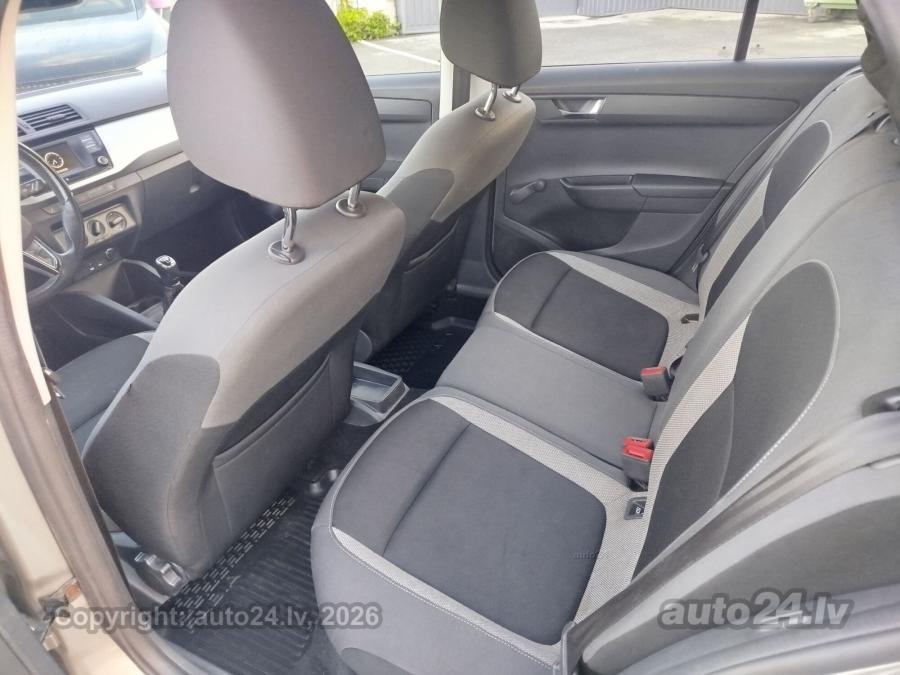 Smilšu krāsa Skoda Fabia 2017 Tallina, ar dzinēja tilpumu 1.20 L un nobraukumu 268 tūkst. km par 6000 €, foto 7 vietnē AUTOMOTO.COM.LV