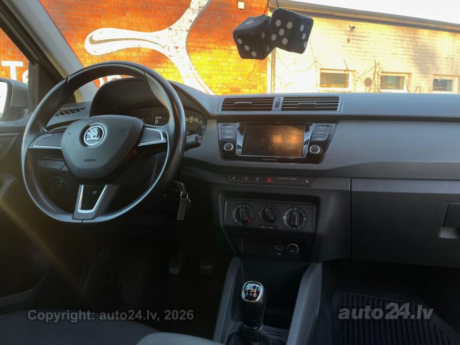 Smilšu krāsa Skoda Fabia 2019 Tallina, ar dzinēja tilpumu 1.00 L un nobraukumu 117 tūkst. km par 9500 €, foto 5 vietnē AUTOMOTO.COM.LV