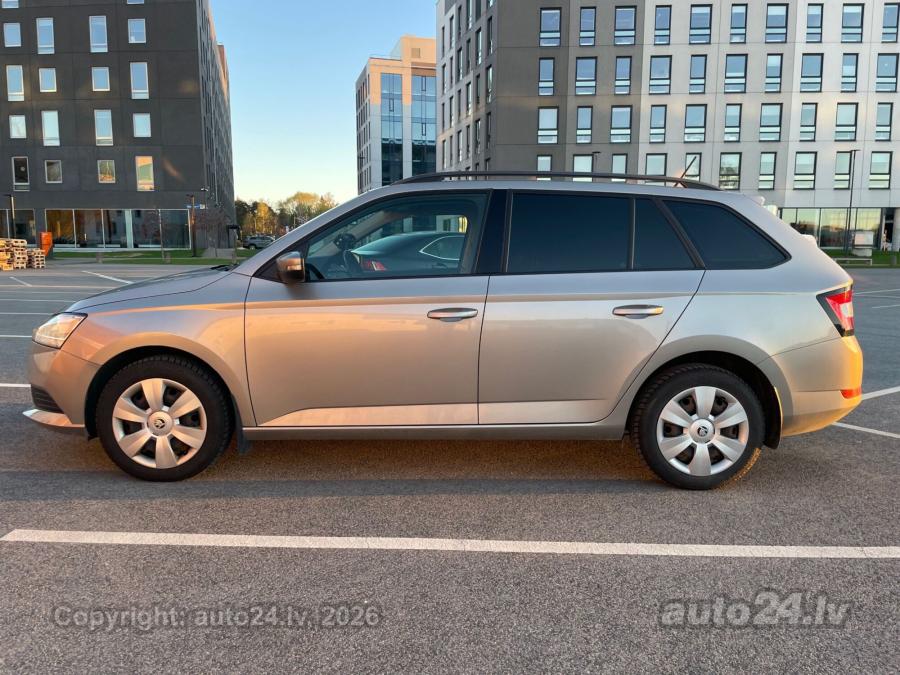 Smilšu krāsa Skoda Fabia 2019 Tallina, ar dzinēja tilpumu 1.00 L un nobraukumu 117 tūkst. km par 9500 €, foto 14 vietnē AUTOMOTO.COM.LV