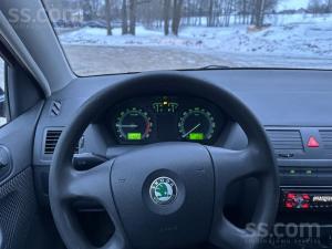 Melns Skoda Fabia 2005 Rīga, ar dzinēja tilpumu 1.90 L un nobraukumu 347 tūkst. km par 1250 €, foto  vietnē AUTOMOTO.COM.LV