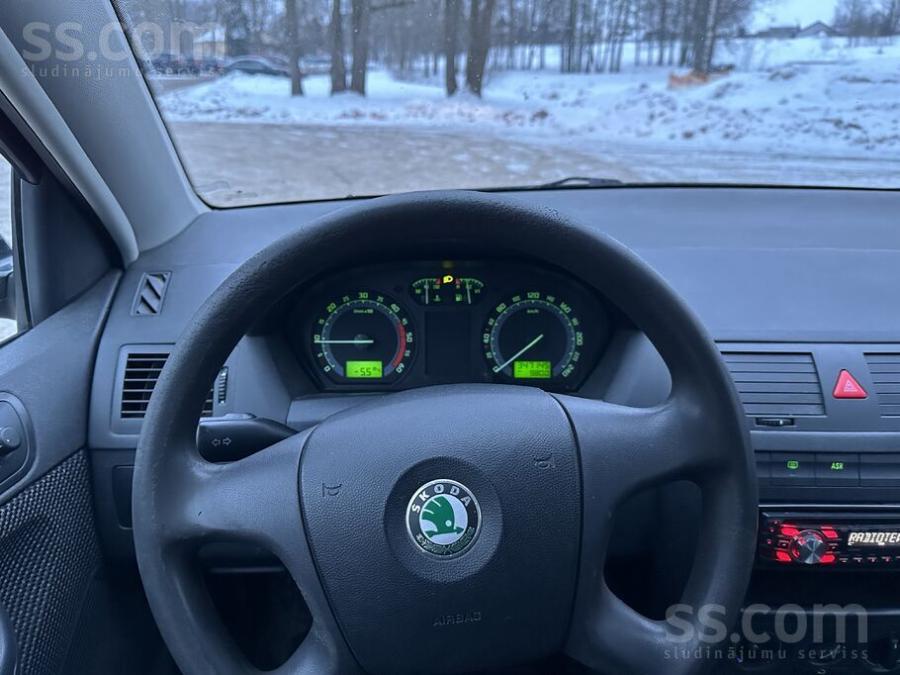 Черный Шкода Фабия 2005 в Рига, объемом двигателя 1.90 л и пробегом 347 тыс. км за 1250 €, фото 1 на AUTOMOTO.COM.LV