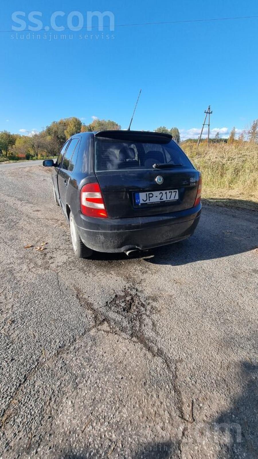 Black Skoda Fabia 2006 in Dobele, with an engine capacity of 1.90 L and mileage of 303 thousand km for 1100 €, photo 3 on AUTOMOTO.COM.LV