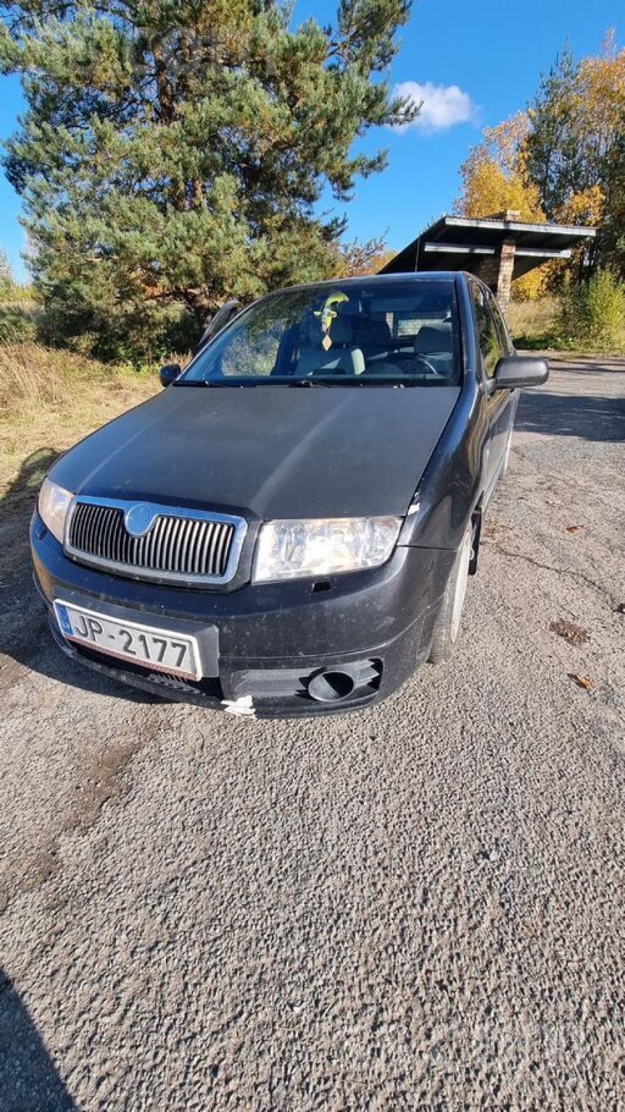 Black Skoda Fabia 2006 in Dobele, with an engine capacity of 1.90 L and mileage of 303 thousand km for 1100 €, photo 4 on AUTOMOTO.COM.LV