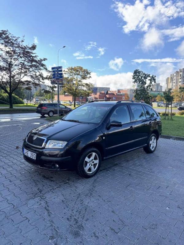Black Skoda Fabia 2006 in Vilnius, with an engine capacity of 1.42 L and mileage of 334 thousand km for 1000 €, photo 2 on AUTOMOTO.COM.LV