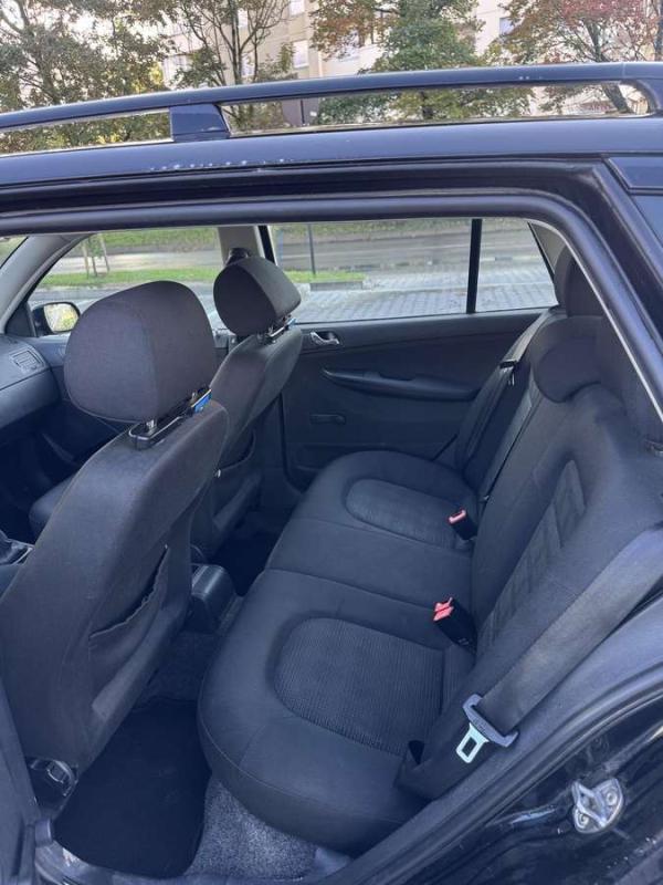 Black Skoda Fabia 2006 in Vilnius, with an engine capacity of 1.42 L and mileage of 334 thousand km for 1000 €, photo 8 on AUTOMOTO.COM.LV