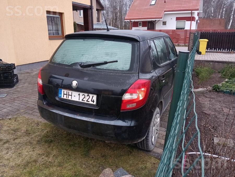 Melns Skoda Fabia 2007 Rīga, ar dzinēja tilpumu 1.20 L un nobraukumu 145 tūkst. km par 900 €, foto 4 vietnē AUTOMOTO.COM.LV