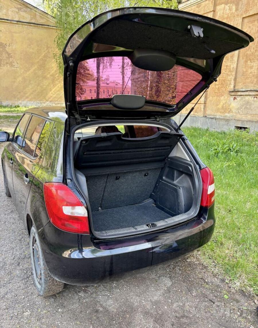 Black Skoda Fabia 2007 in Daugavpils, with an engine capacity of 1.20 L and mileage of 264 thousand km for 970 €, photo 5 on AUTOMOTO.COM.LV