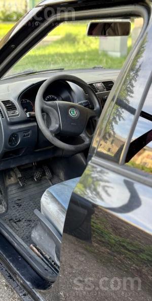 Black Skoda Fabia 2007 in Daugavpils, with an engine capacity of 1.20 L and mileage of 264 thousand km for 970 €, photo 6 on AUTOMOTO.COM.LV