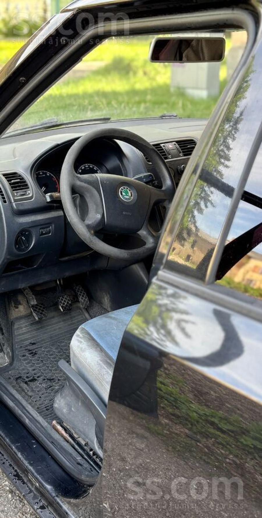 Black Skoda Fabia 2007 in Daugavpils, with an engine capacity of 1.20 L and mileage of 264 thousand km for 970 €, photo 6 on AUTOMOTO.COM.LV