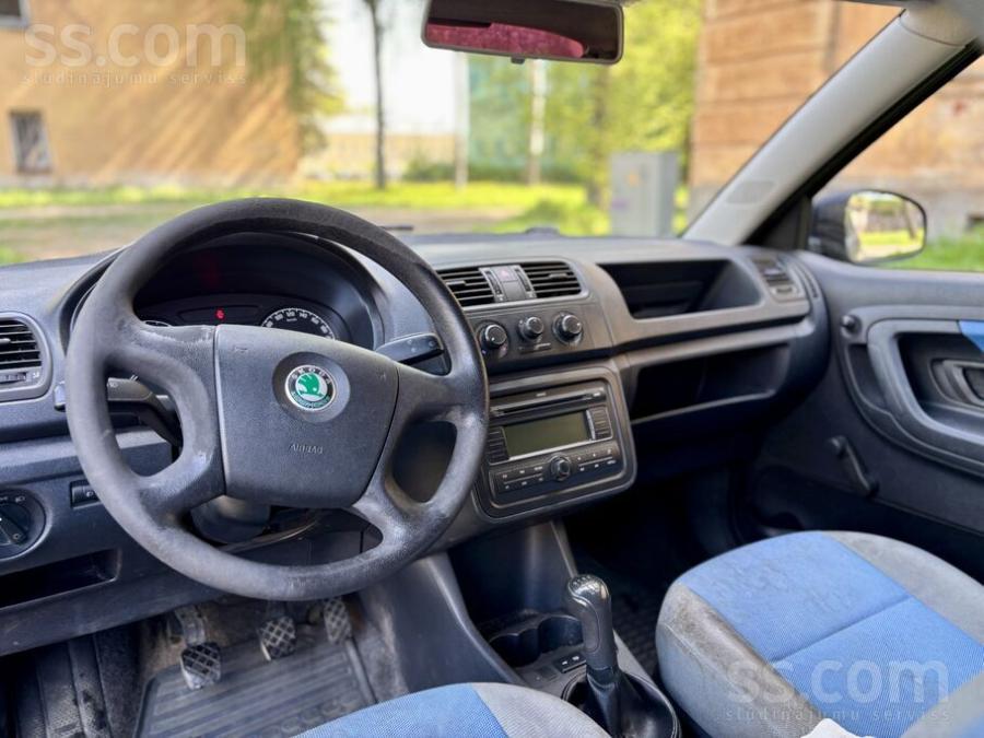 Black Skoda Fabia 2007 in Daugavpils, with an engine capacity of 1.20 L and mileage of 264 thousand km for 970 €, photo 8 on AUTOMOTO.COM.LV