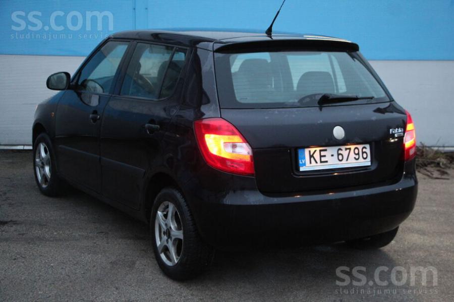 Melns Skoda Fabia 2009 Rīga, ar dzinēja tilpumu 1.40 L un nobraukumu 159 tūkst. km par 1350 €, foto 3 vietnē AUTOMOTO.COM.LV
