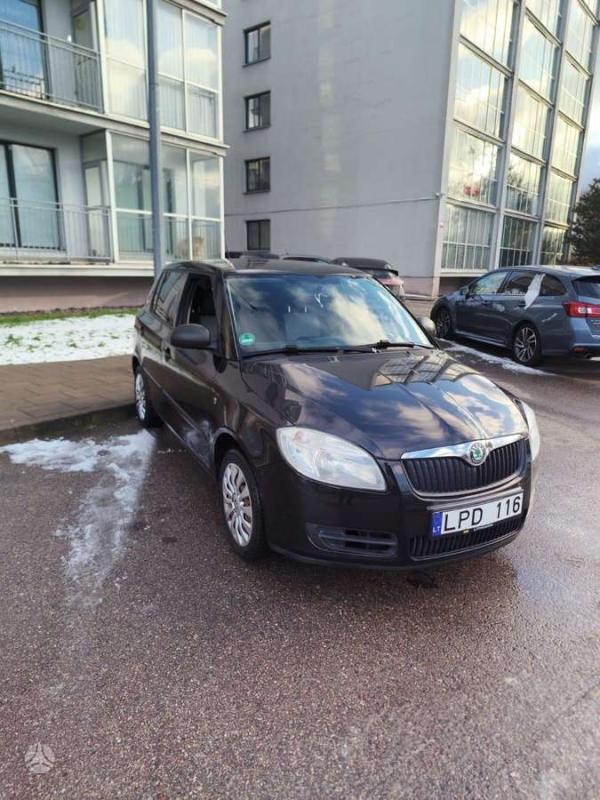 Black Skoda Fabia 2009 in Vilnius, with an engine capacity of 1.20 L and mileage of 182 thousand km for 1600 €, photo 2 on AUTOMOTO.COM.LV