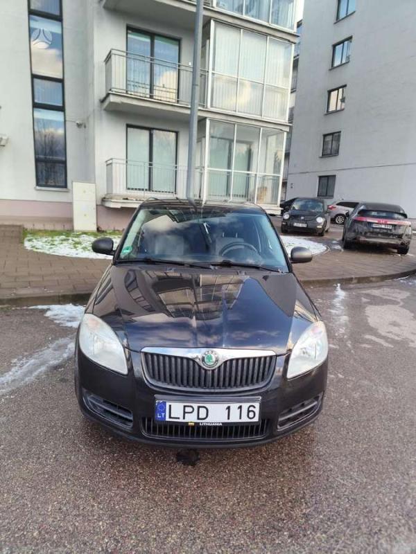 Black Skoda Fabia 2009 in Vilnius, with an engine capacity of 1.20 L and mileage of 182 thousand km for 1600 €, photo 3 on AUTOMOTO.COM.LV