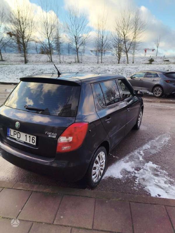 Black Skoda Fabia 2009 in Vilnius, with an engine capacity of 1.20 L and mileage of 182 thousand km for 1600 €, photo 4 on AUTOMOTO.COM.LV