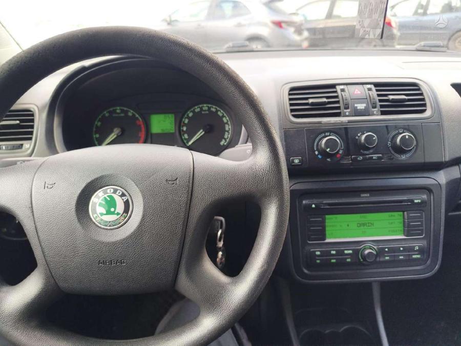 Melns Skoda Fabia 2009 Viļņa, ar dzinēja tilpumu 1.20 L un nobraukumu 182 tūkst. km par 1600 €, foto 13 vietnē AUTOMOTO.COM.LV