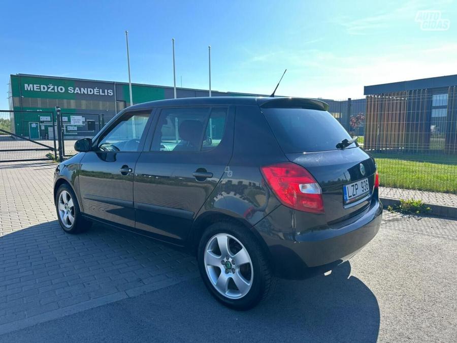 Black Skoda Fabia 2009 in Klaipeda, with an engine capacity of 1.20 L and mileage of 173 thousand km for 2200 €, photo 5 on AUTOMOTO.COM.LV