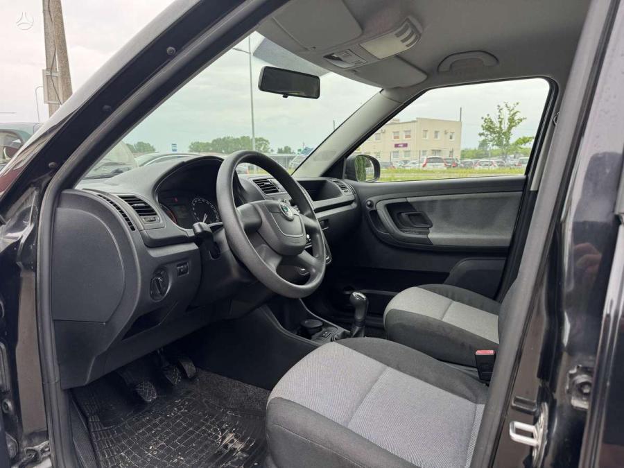 Black Skoda Fabia 2010 in Kretinga, with an engine capacity of 1.20 L and mileage of 146 thousand km for 1995 €, photo 14 on AUTOMOTO.COM.LV