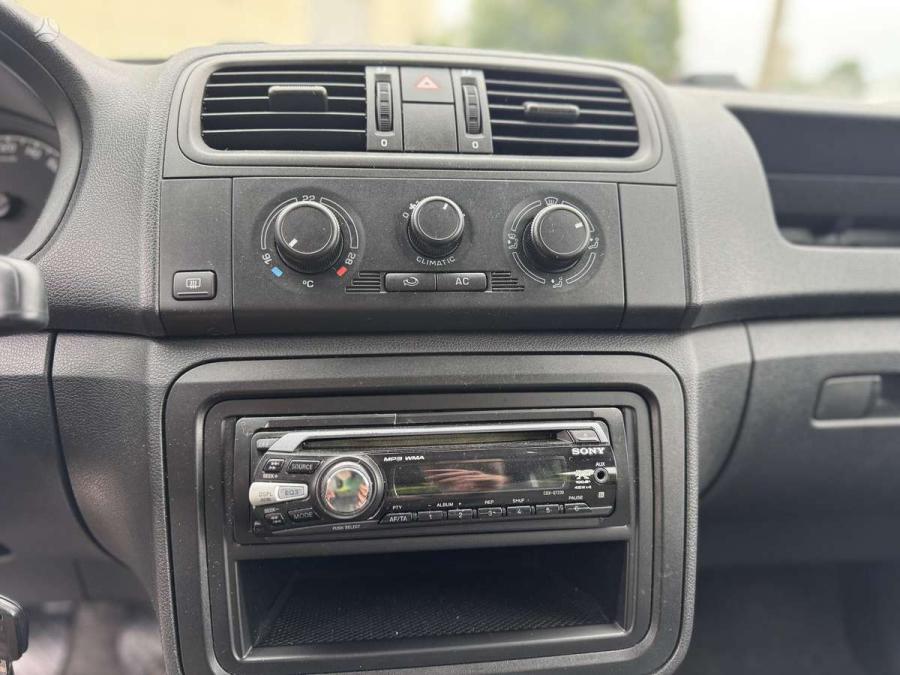 Black Skoda Fabia 2010 in Kretinga, with an engine capacity of 1.20 L and mileage of 146 thousand km for 1995 €, photo 19 on AUTOMOTO.COM.LV