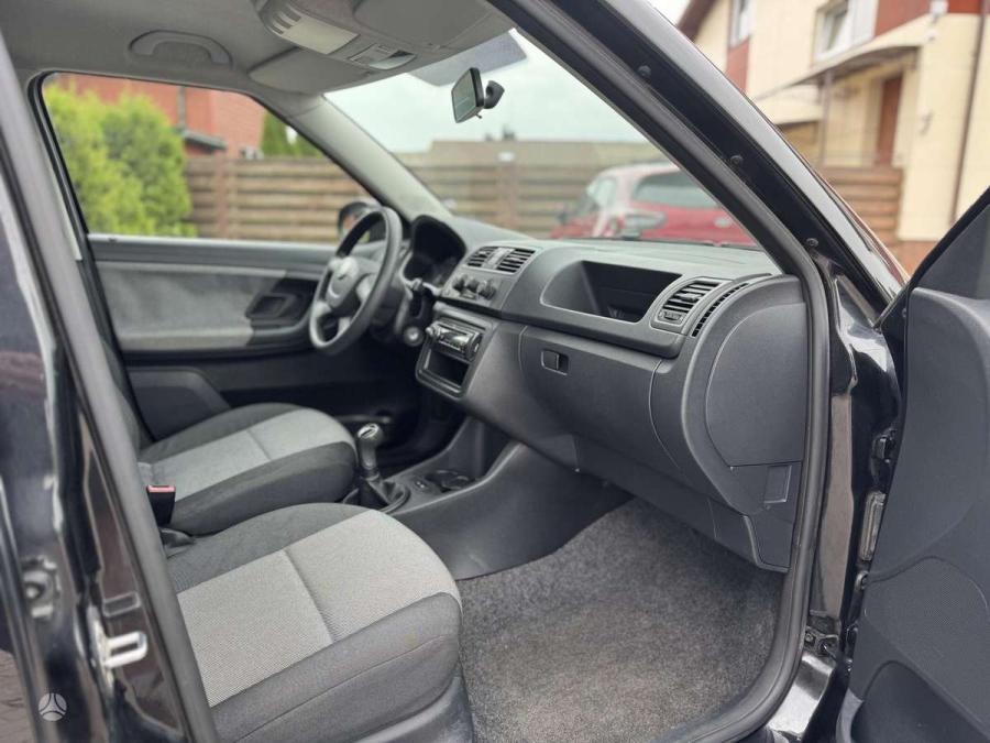 Black Skoda Fabia 2010 in Kretinga, with an engine capacity of 1.20 L and mileage of 146 thousand km for 1995 €, photo 21 on AUTOMOTO.COM.LV