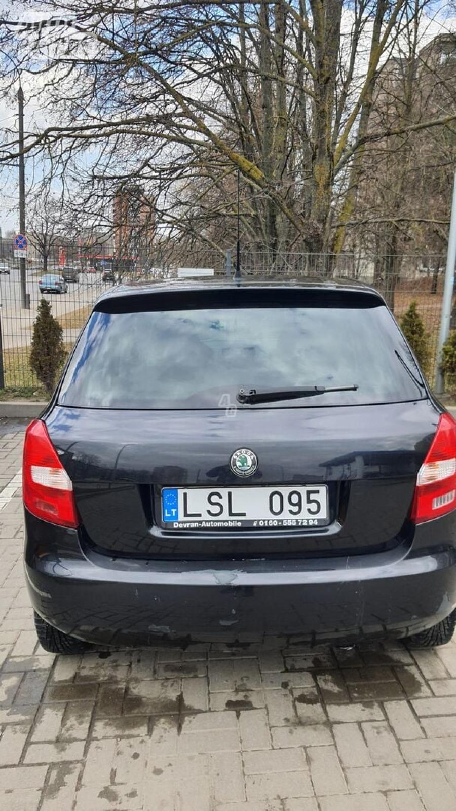 Melns Skoda Fabia 2011 Kauņa, ar dzinēja tilpumu 1.20 L un nobraukumu 110 tūkst. km par 1750 €, foto 2 vietnē AUTOMOTO.COM.LV