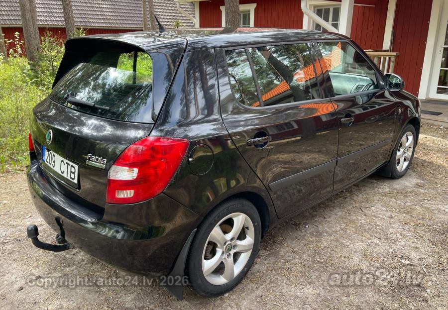 Black Skoda Fabia 2011 in Tallinn, with an engine capacity of 1.20 L and mileage of 251 thousand km for 2500 €, photo 7 on AUTOMOTO.COM.LV
