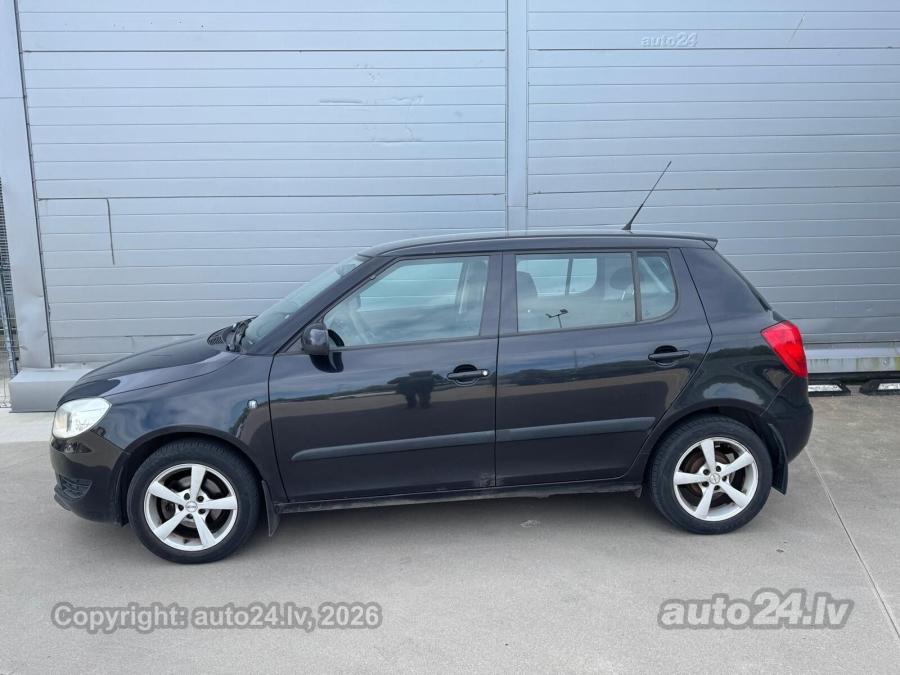 Melns Skoda Fabia 2011 Tallina, ar dzinēja tilpumu 1.20 L un nobraukumu 97 tūkst. km par 2995 €, foto 5 vietnē AUTOMOTO.COM.LV