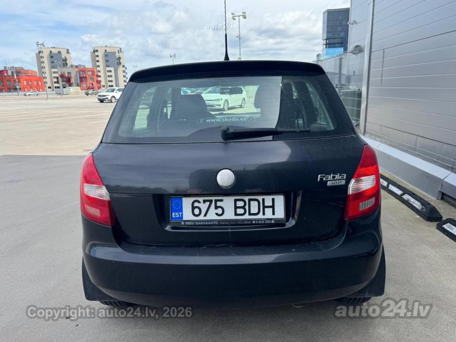 Melns Skoda Fabia 2011 Tallina, ar dzinēja tilpumu 1.20 L un nobraukumu 97 tūkst. km par 2995 €, foto 7 vietnē AUTOMOTO.COM.LV
