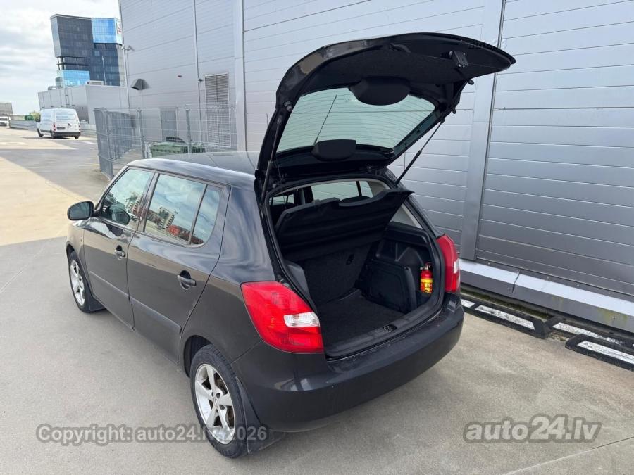 Melns Skoda Fabia 2011 Tallina, ar dzinēja tilpumu 1.20 L un nobraukumu 97 tūkst. km par 2995 €, foto 9 vietnē AUTOMOTO.COM.LV