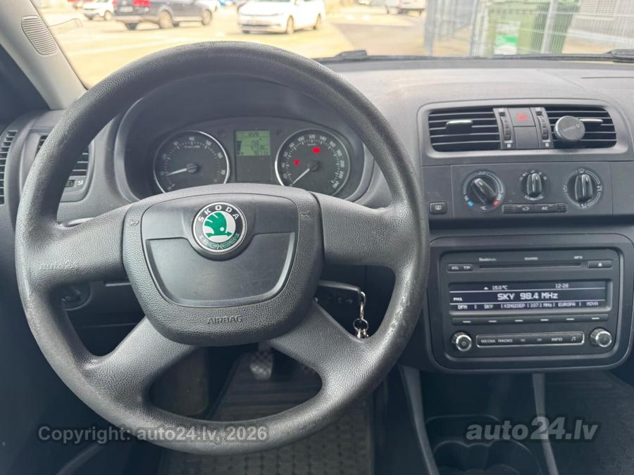 Melns Skoda Fabia 2011 Tallina, ar dzinēja tilpumu 1.20 L un nobraukumu 97 tūkst. km par 2995 €, foto 12 vietnē AUTOMOTO.COM.LV