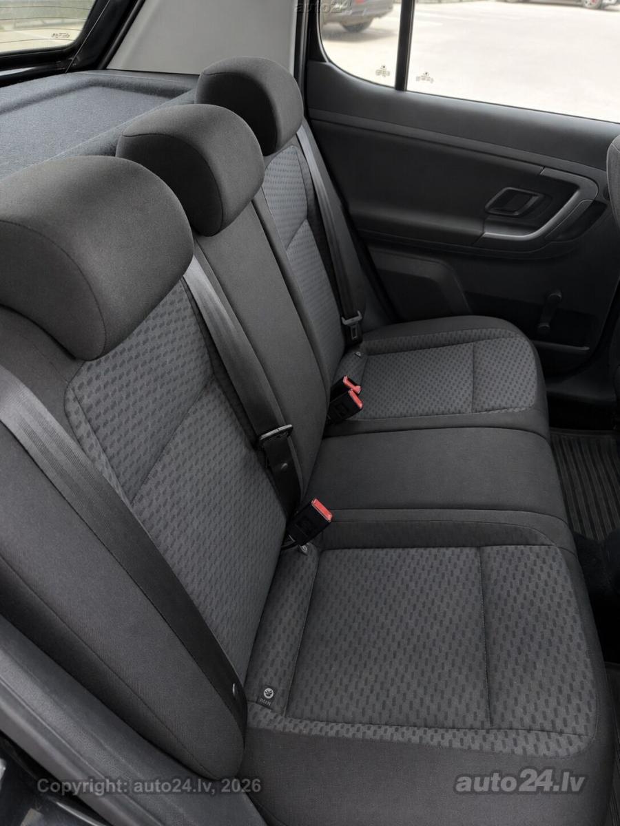 Melns Skoda Fabia 2011 Tallina, ar dzinēja tilpumu 1.20 L un nobraukumu 97 tūkst. km par 2995 €, foto 14 vietnē AUTOMOTO.COM.LV