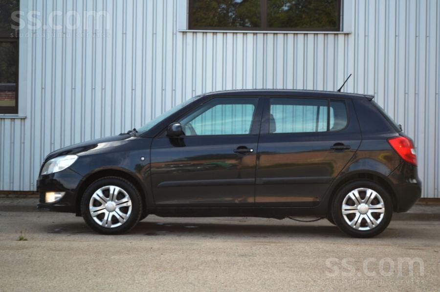 Black Skoda Fabia 2012 in Preili, with an engine capacity of 1.20 L and mileage of 283 thousand km for 3400 €, photo 5 on AUTOMOTO.COM.LV