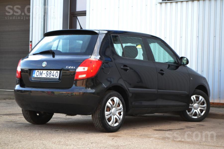 Black Skoda Fabia 2012 in Preili, with an engine capacity of 1.20 L and mileage of 283 thousand km for 3400 €, photo 8 on AUTOMOTO.COM.LV