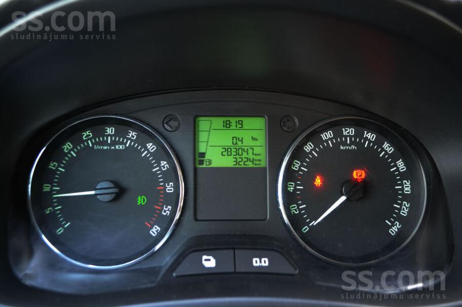 Black Skoda Fabia 2012 in Preili, with an engine capacity of 1.20 L and mileage of 283 thousand km for 3400 €, photo 12 on AUTOMOTO.COM.LV