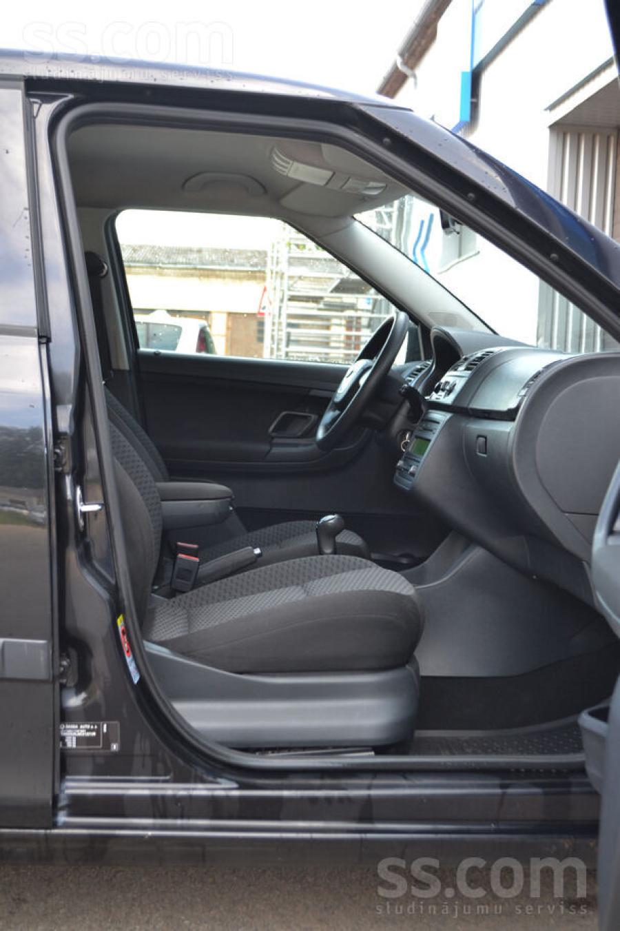Black Skoda Fabia 2012 in Preili, with an engine capacity of 1.20 L and mileage of 283 thousand km for 3400 €, photo 17 on AUTOMOTO.COM.LV