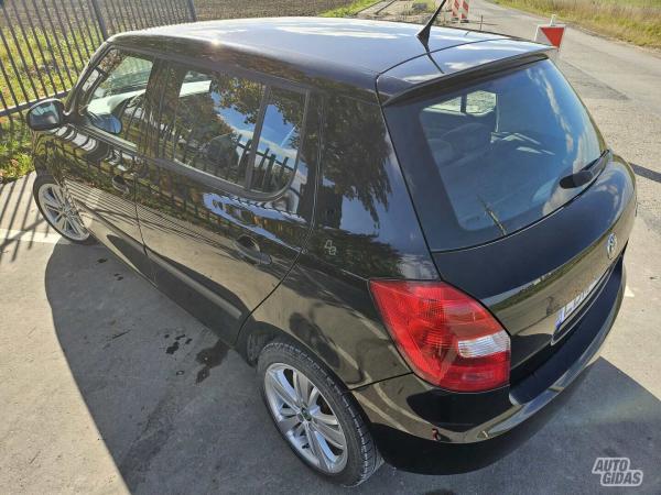 Melns Skoda Fabia 2012 Marijampole, ar dzinēja tilpumu 1.20 L un nobraukumu 211 tūkst. km par 2500 €, foto 5 vietnē AUTOMOTO.COM.LV