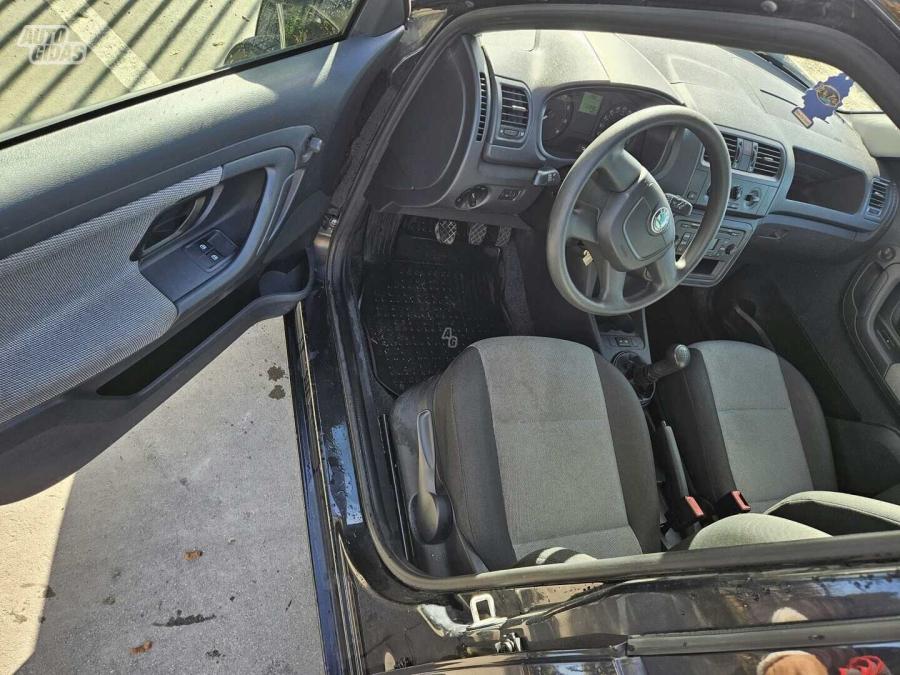 Melns Skoda Fabia 2012 Marijampole, ar dzinēja tilpumu 1.20 L un nobraukumu 211 tūkst. km par 2500 €, foto 6 vietnē AUTOMOTO.COM.LV