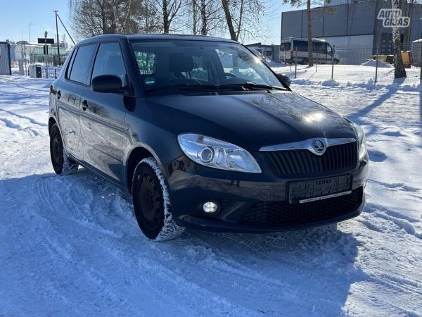 Black Skoda Fabia 2014 in Marijampole, with an engine capacity of 1.20 L and mileage of 233 thousand km for 2650 €, photo 2 on AUTOMOTO.COM.LV