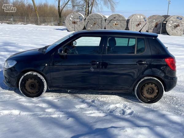 Black Skoda Fabia 2014 in Marijampole, with an engine capacity of 1.20 L and mileage of 233 thousand km for 2650 €, photo 3 on AUTOMOTO.COM.LV