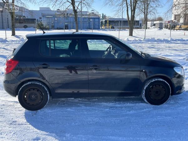 Black Skoda Fabia 2014 in Marijampole, with an engine capacity of 1.20 L and mileage of 233 thousand km for 2650 €, photo 4 on AUTOMOTO.COM.LV