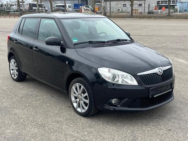 Black Skoda Fabia 2014 in Marijampole, with an engine capacity of 1.20 L and mileage of 233 thousand km for 2650 €, photo 2 on AUTOMOTO.COM.LV